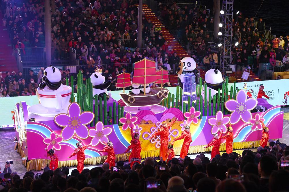 花车巡游拉开香港乙巳春节盛事活动帷幕-新华网