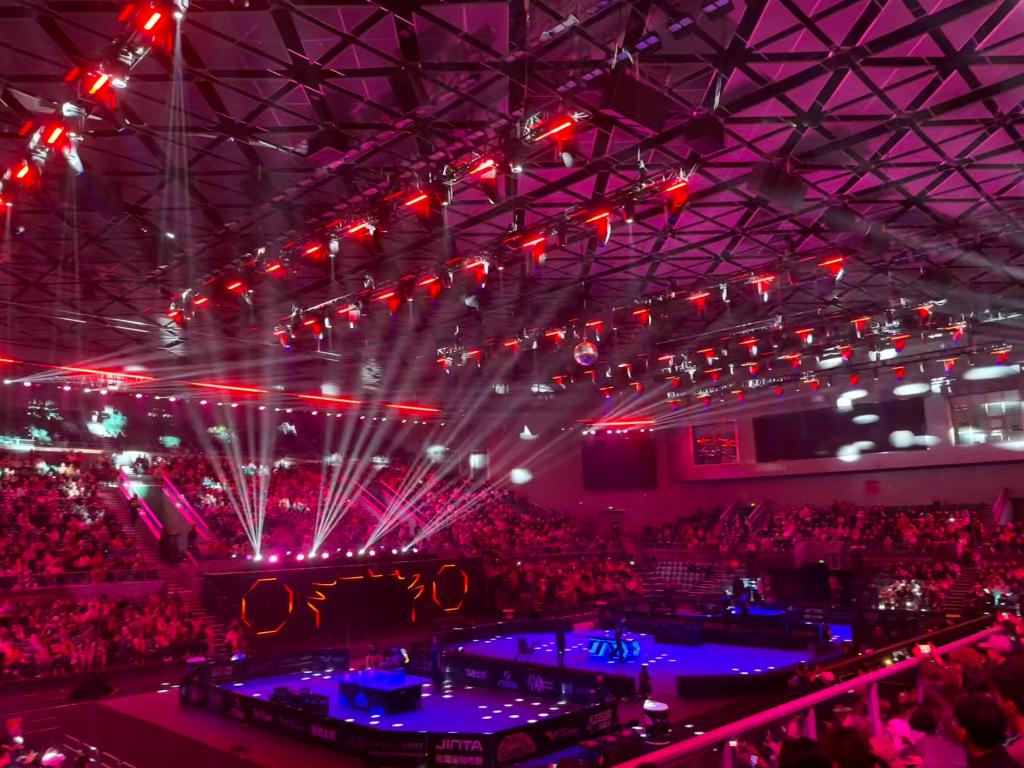 追光丨WTT赛场的镜头后面，是他们在掌控全场“心跳”-新华网