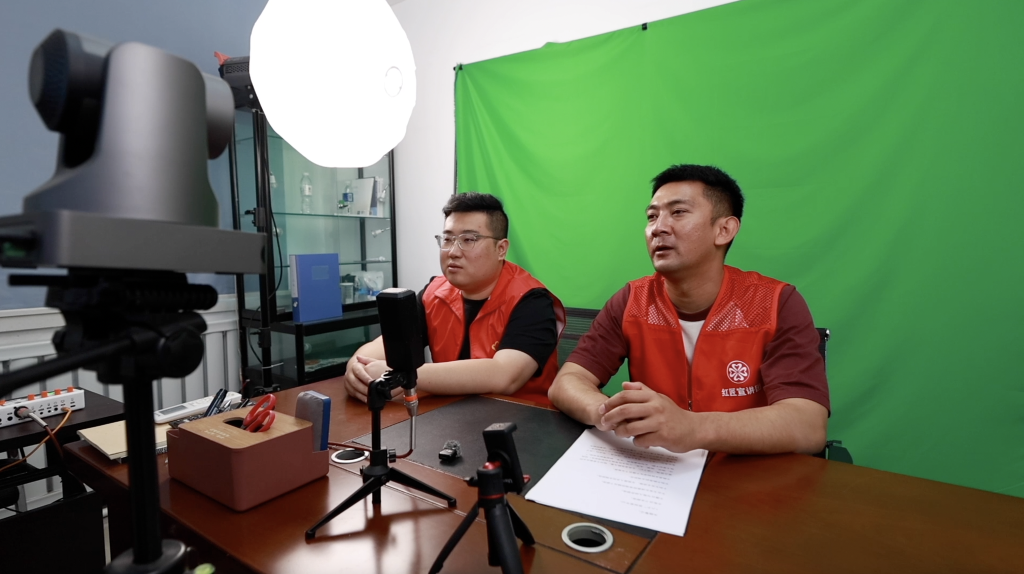 街镇“探新”行丨老寨新“招” 架起服务“连心桥”-新华网