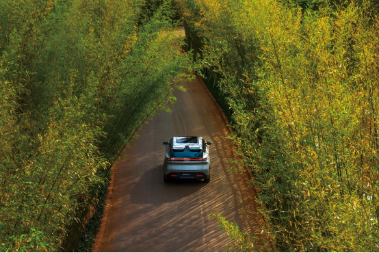 2054km！混动SUV风神L7超长续航突破2000km-新华网