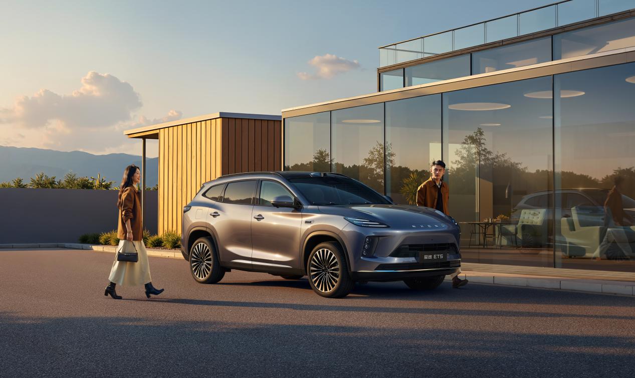 新奢智电中型SUV星途ET5正式预售 定价15.99万元起-新华网