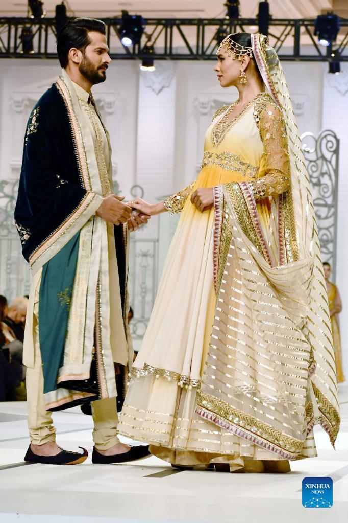 Indian Wedding Bride And Groom Models
