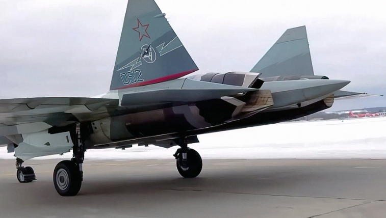 苏-57 AL-51F发动机，二元矢量尾喷管首次曝光-新华网