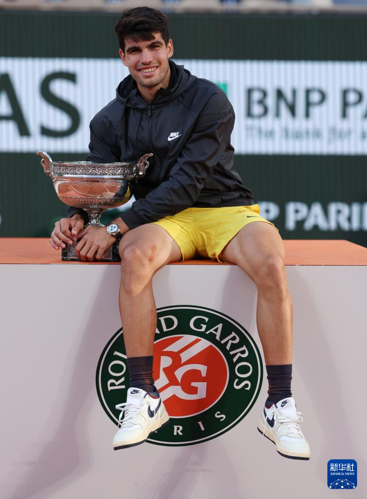 法网：阿尔卡拉斯夺得男单冠军-新华网