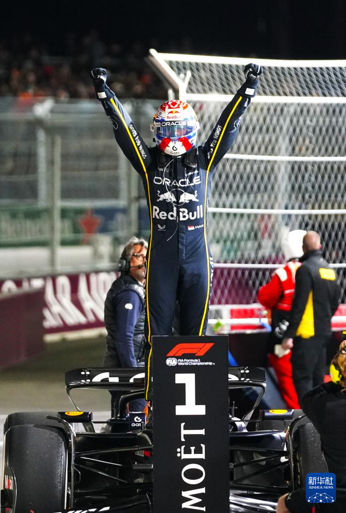 F1拉斯维加斯大奖赛：维斯塔潘夺冠-新华网