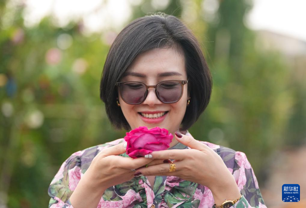 镜头连中外 | 七彩“云花”香飘越南-新华网